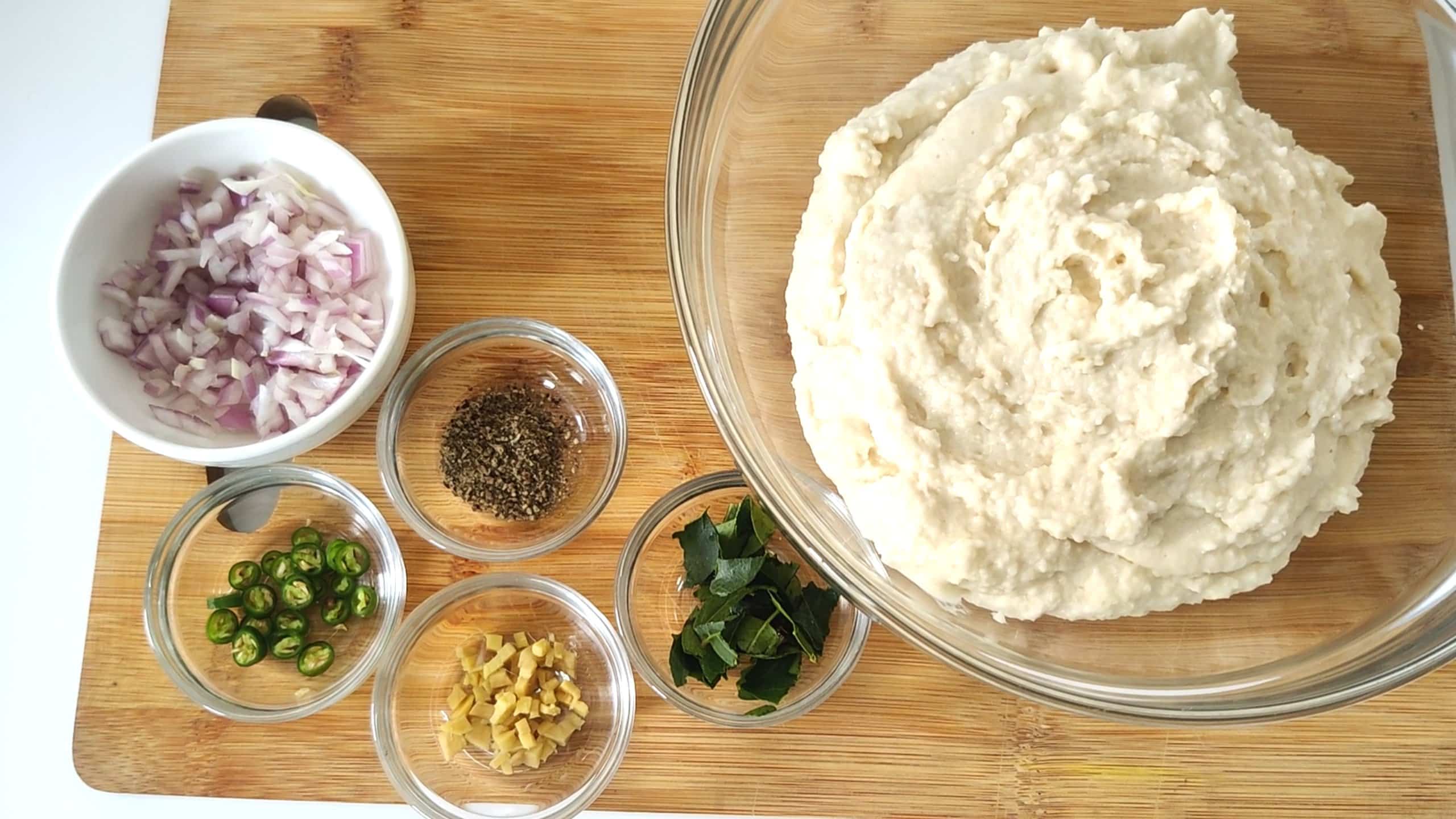 Simple Uzhunnu Vada Recipe (Medu Vada) - Paatti's Kitchen