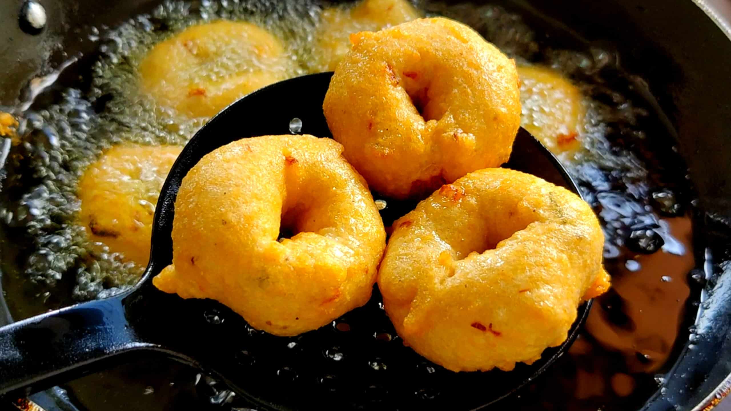 Simple Uzhunnu Vada Recipe (Medu Vada) - Paatti's Kitchen