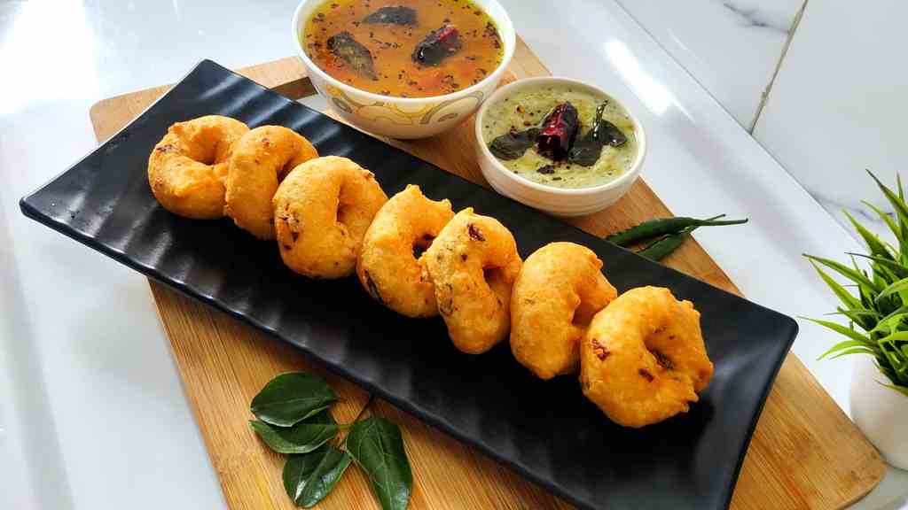Simple Uzhunnu Vada Recipe (Medu Vada) - Paatti's Kitchen