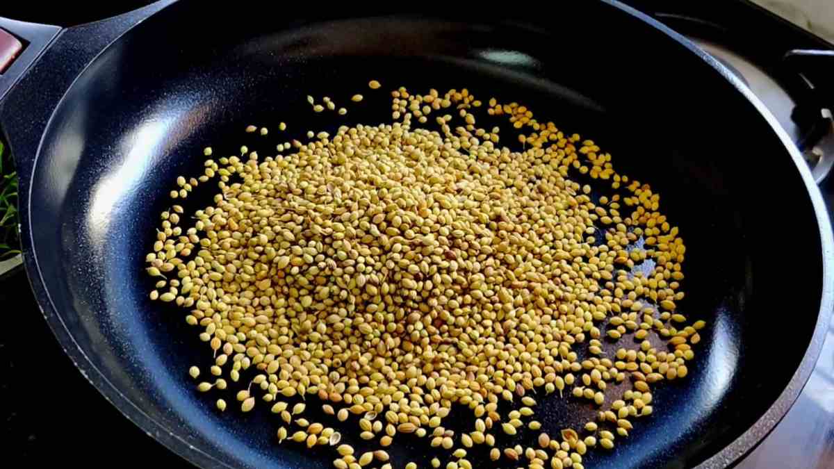 Homemade Kuzhambu Milagai Thool Recipe - Paatti's Kitchen