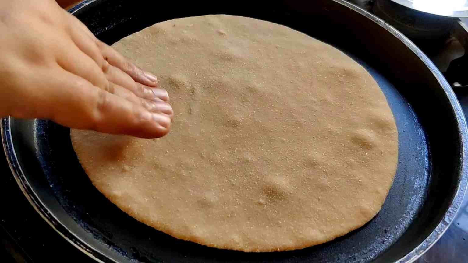 How To Make Soft Chapatis - Paatti's Kitchen
