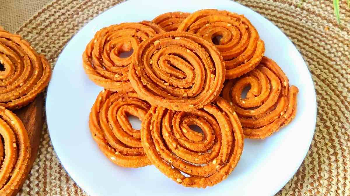 Easy Chakri Recipe (Chakli) - Paatti's Kitchen
