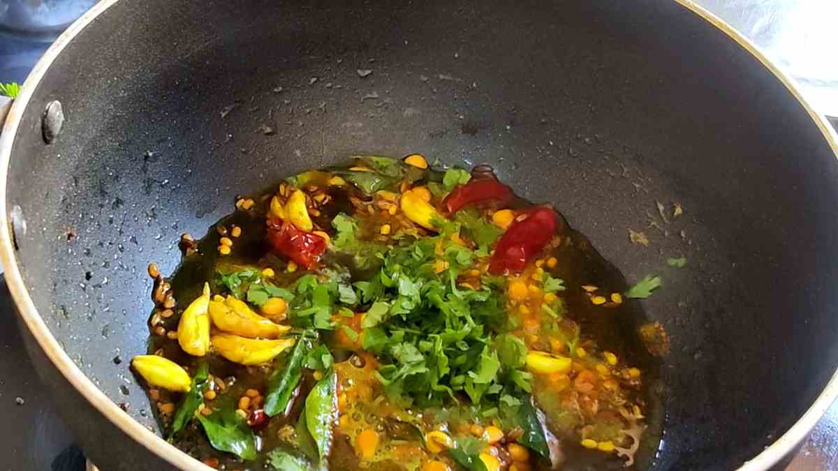 Pachi Pulusu Recipe: A Flavorful Fusion Of Spices and Tamarind - Paatti ...
