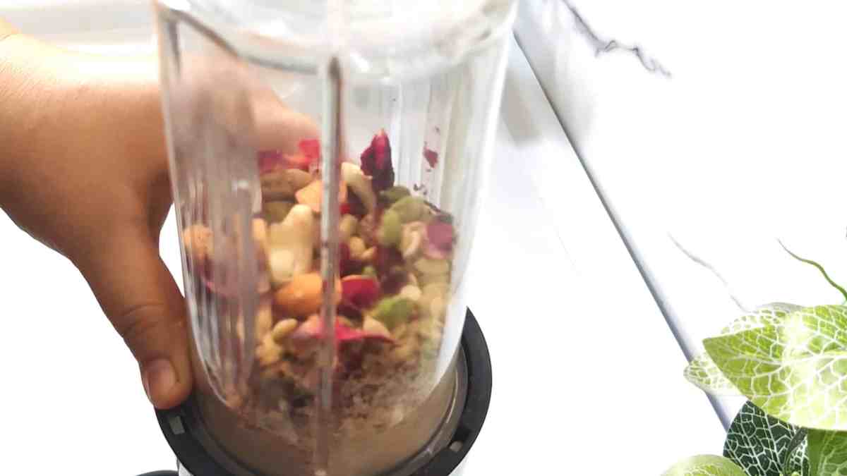 How To Make Thandai Powder At Home - Paatti's Kitchen